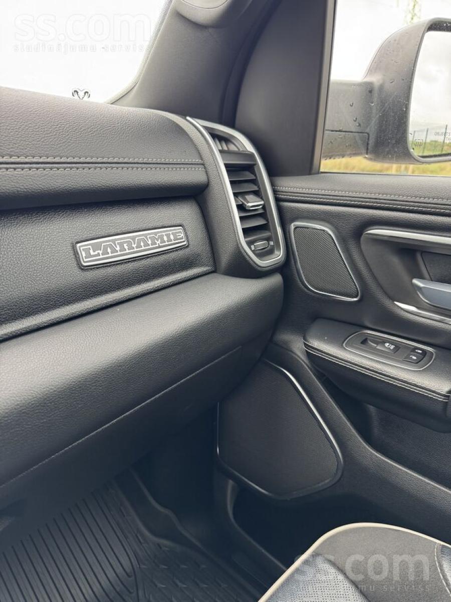 Grey Dodge RAM 2020 in Liepaja, with an engine capacity of 5.70 L and mileage of 114 thousand km for 39000 €, photo 24 on AUTOMOTO.COM.LV