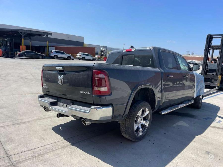 Grey Dodge RAM 2021 in Ukmerge, with an engine capacity of 5.70 L and mileage of 89 thousand km for 23595 €, photo 6 on AUTOMOTO.COM.LV