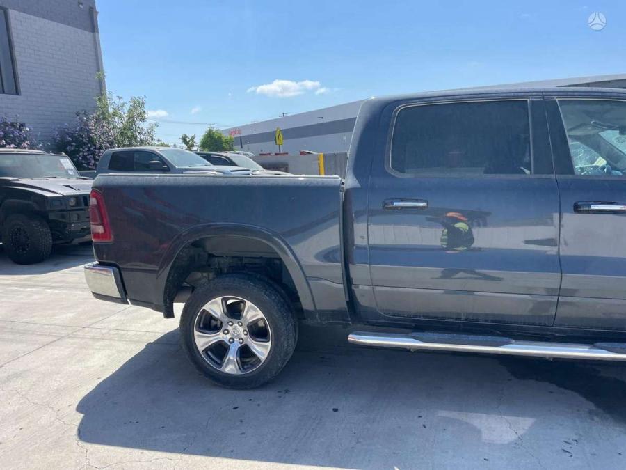Grey Dodge RAM 2021 in Ukmerge, with an engine capacity of 5.70 L and mileage of 89 thousand km for 23595 €, photo 17 on AUTOMOTO.COM.LV