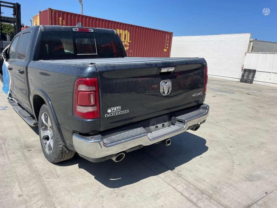 Grey Dodge RAM 2021 in Ukmerge, with an engine capacity of 5.70 L and mileage of 89 thousand km for 23595 €, photo 18 on AUTOMOTO.COM.LV