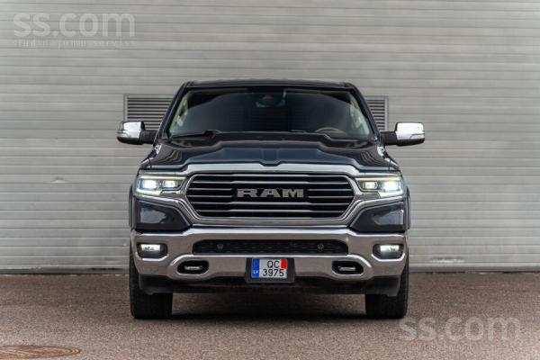 Pelēks Dodge RAM 2021 Rīga, ar dzinēja tilpumu 5.70 L un nobraukumu 230 tūkst. km par 41000 €, foto 1 vietnē AUTOMOTO.COM.LV