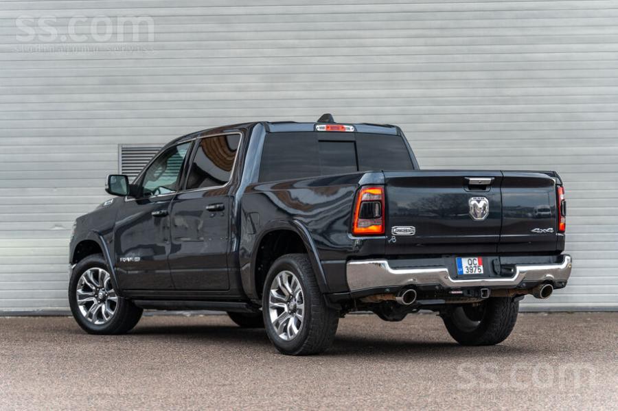 Grey Dodge RAM 2021 in Riga, with an engine capacity of 5.70 L and mileage of 230 thousand km for 41000 €, photo 4 on AUTOMOTO.COM.LV