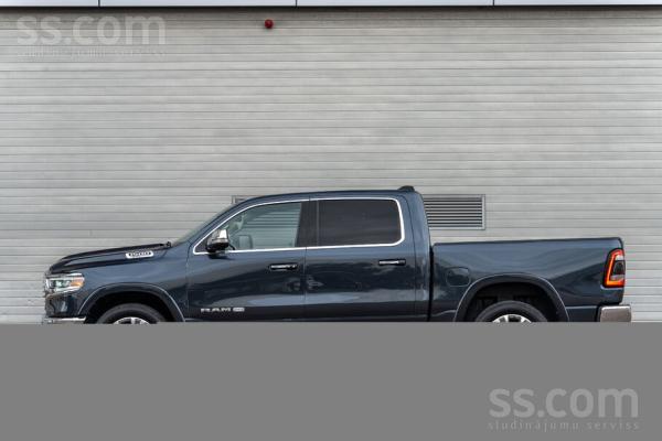 Pelēks Dodge RAM 2021 Rīga, ar dzinēja tilpumu 5.70 L un nobraukumu 230 tūkst. km par 41000 €, foto 4 vietnē AUTOMOTO.COM.LV