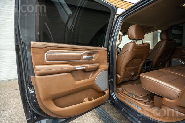 Pelēks Dodge RAM 2021 Rīga, ar dzinēja tilpumu 5.70 L un nobraukumu 230 tūkst. km par 39500 €, foto 10 vietnē AUTOMOTO.COM.LV