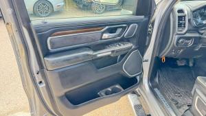 Grey Dodge RAM 2021 in Ukmerge, with an engine capacity of 5.70 L and mileage of 85 thousand km for 22999 €, photo 13 on AUTOMOTO.COM.LV
