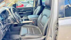 Grey Dodge RAM 2021 in Ukmerge, with an engine capacity of 5.70 L and mileage of 85 thousand km for 22999 €, photo 14 on AUTOMOTO.COM.LV
