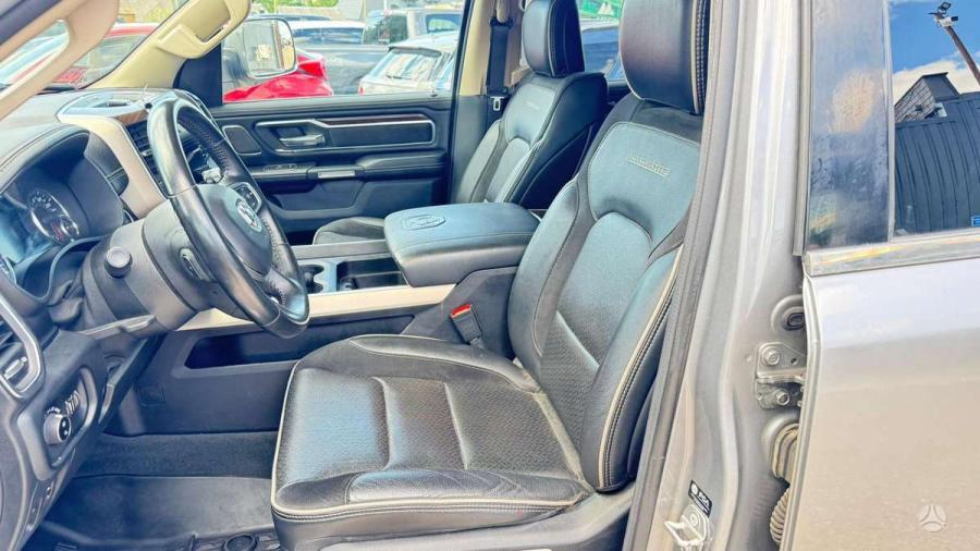 Grey Dodge RAM 2021 in Ukmerge, with an engine capacity of 5.70 L and mileage of 85 thousand km for 22999 €, photo 14 on AUTOMOTO.COM.LV