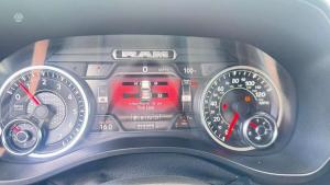 Grey Dodge RAM 2021 in Ukmerge, with an engine capacity of 5.70 L and mileage of 85 thousand km for 22999 €, photo 15 on AUTOMOTO.COM.LV