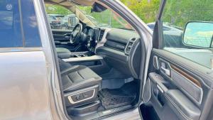 Grey Dodge RAM 2021 in Ukmerge, with an engine capacity of 5.70 L and mileage of 85 thousand km for 22999 €, photo 18 on AUTOMOTO.COM.LV