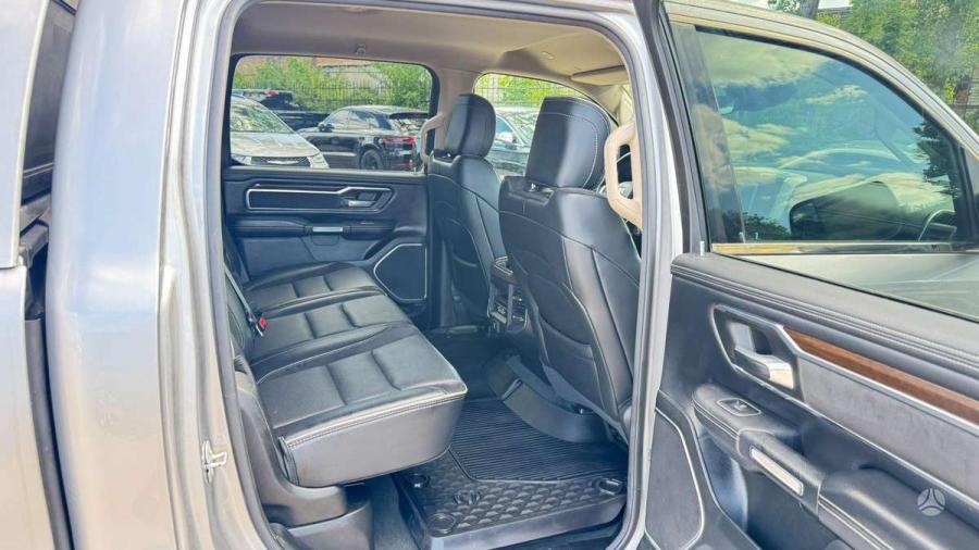 Grey Dodge RAM 2021 in Ukmerge, with an engine capacity of 5.70 L and mileage of 85 thousand km for 22999 €, photo 19 on AUTOMOTO.COM.LV