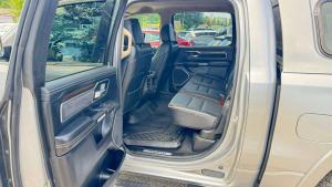 Grey Dodge RAM 2021 in Ukmerge, with an engine capacity of 5.70 L and mileage of 85 thousand km for 22999 €, photo 20 on AUTOMOTO.COM.LV