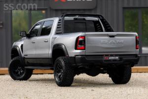 Grey Dodge RAM 2021 in Jelgava, with an engine capacity of 6.20 L and mileage of 77 thousand km for 79900 €, photo 5 on AUTOMOTO.COM.LV