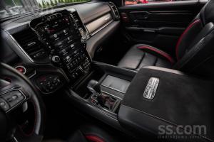 Grey Dodge RAM 2021 in Jelgava, with an engine capacity of 6.20 L and mileage of 77 thousand km for 79900 €, photo 20 on AUTOMOTO.COM.LV