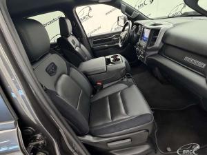 Grey Dodge RAM 2021 in Vilnius, with an engine capacity of 5.65 L and mileage of 57 thousand km for 39900 €, photo 7 on AUTOMOTO.COM.LV