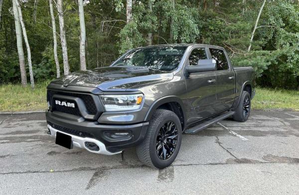 Grey Dodge RAM 2021 in Klaipeda, with an engine capacity of 5.65 L and mileage of 196 thousand km for 33900 €, photo 1 on AUTOMOTO.COM.LV