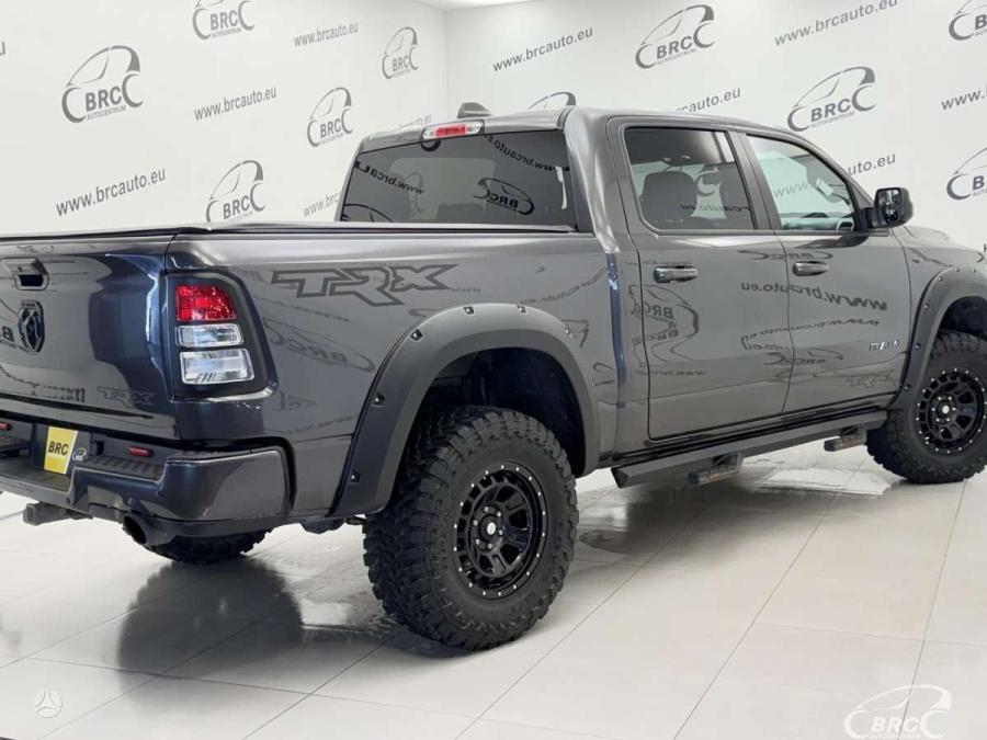 Pelēks Dodge RAM 2021 Viļņa, ar dzinēja tilpumu 5.65 L un nobraukumu 57 tūkst. km par 36900 €, foto 4 vietnē AUTOMOTO.COM.LV