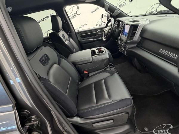 Grey Dodge RAM 2021 in Vilnius, with an engine capacity of 5.65 L and mileage of 57 thousand km for 36900 €, photo 7 on AUTOMOTO.COM.LV