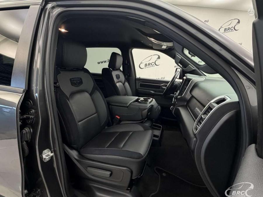 Pelēks Dodge RAM 2021 Viļņa, ar dzinēja tilpumu 5.65 L un nobraukumu 57 tūkst. km par 36900 €, foto 9 vietnē AUTOMOTO.COM.LV