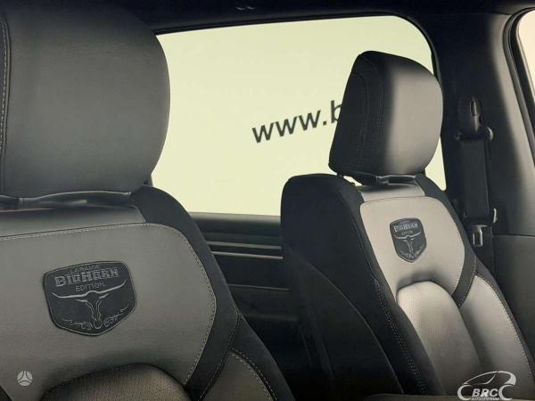 Grey Dodge RAM 2021 in Vilnius, with an engine capacity of 5.65 L and mileage of 57 thousand km for 36900 €, photo 10 on AUTOMOTO.COM.LV