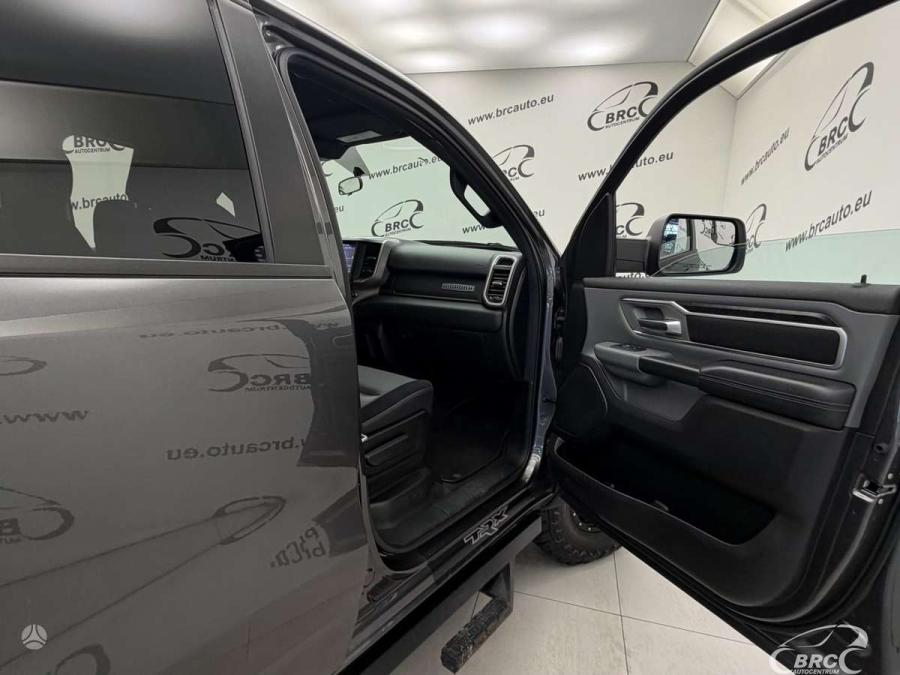 Pelēks Dodge RAM 2021 Viļņa, ar dzinēja tilpumu 5.65 L un nobraukumu 57 tūkst. km par 36900 €, foto 12 vietnē AUTOMOTO.COM.LV