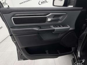 Pelēks Dodge RAM 2021 Viļņa, ar dzinēja tilpumu 5.65 L un nobraukumu 57 tūkst. km par 36900 €, foto 22 vietnē AUTOMOTO.COM.LV