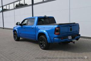 Grey Dodge RAM 2021 in Kretinga, with an engine capacity of 5.65 L and mileage of 63 thousand km for 49999 €, photo 17 on AUTOMOTO.COM.LV