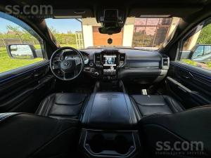 Pelēks Dodge RAM 2022 Rīga, ar dzinēja tilpumu 5.70 L un nobraukumu 65 tūkst. km par 59900 €, foto 9 vietnē AUTOMOTO.COM.LV