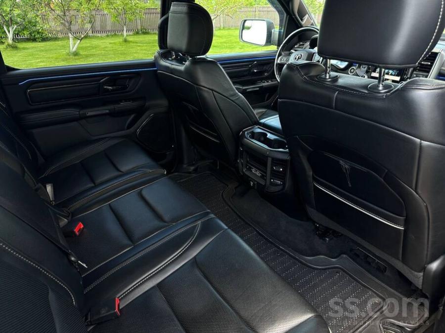 Pelēks Dodge RAM 2022 Rīga, ar dzinēja tilpumu 5.70 L un nobraukumu 65 tūkst. km par 59900 €, foto 13 vietnē AUTOMOTO.COM.LV