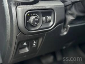 Pelēks Dodge RAM 2022 Rīga, ar dzinēja tilpumu 5.70 L un nobraukumu 65 tūkst. km par 59900 €, foto 16 vietnē AUTOMOTO.COM.LV