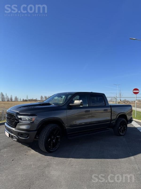Grey Dodge RAM 2022 in Liepaja, with an engine capacity of 5.70 L and mileage of 62 thousand km for 49900 €, photo 3 on AUTOMOTO.COM.LV