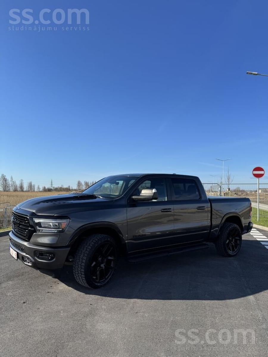 Grey Dodge RAM 2022 in Liepaja, with an engine capacity of 5.70 L and mileage of 62 thousand km for 49900 €, photo 4 on AUTOMOTO.COM.LV