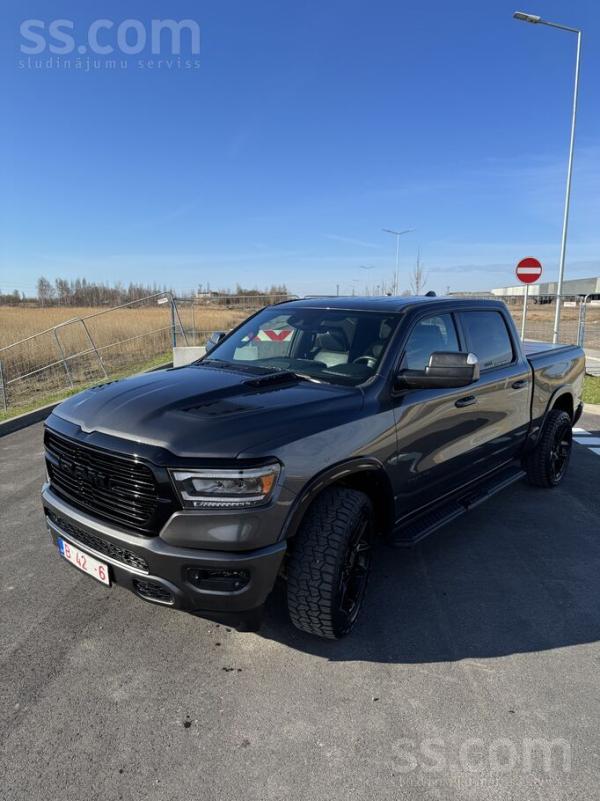 Grey Dodge RAM 2022 in Liepaja, with an engine capacity of 5.70 L and mileage of 62 thousand km for 49900 €, photo 4 on AUTOMOTO.COM.LV