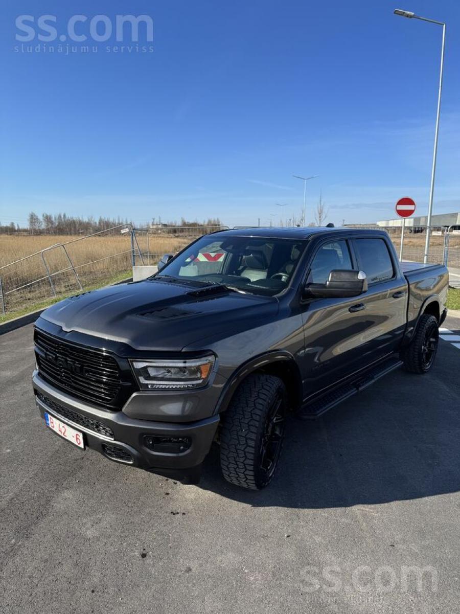 Grey Dodge RAM 2022 in Liepaja, with an engine capacity of 5.70 L and mileage of 62 thousand km for 49900 €, photo 5 on AUTOMOTO.COM.LV
