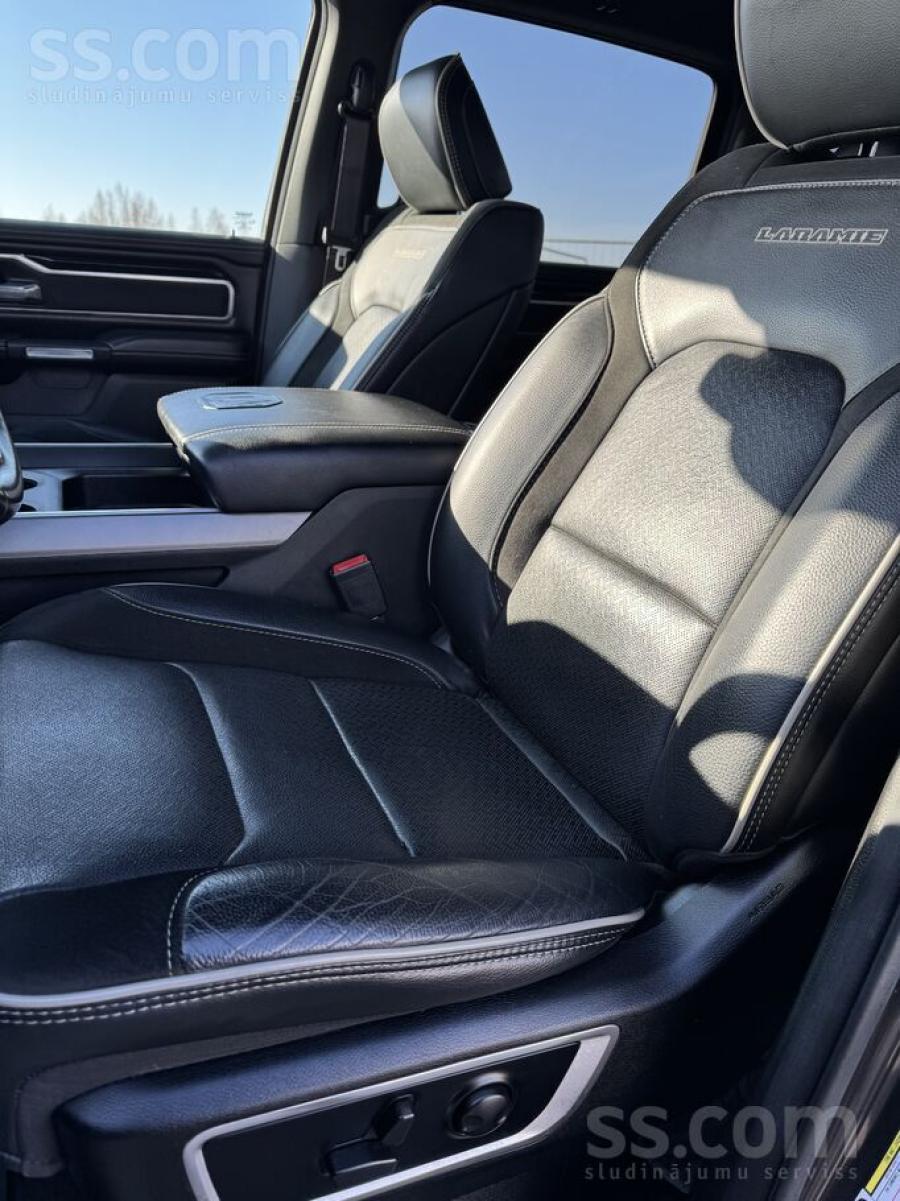 Grey Dodge RAM 2022 in Liepaja, with an engine capacity of 5.70 L and mileage of 62 thousand km for 49900 €, photo 6 on AUTOMOTO.COM.LV