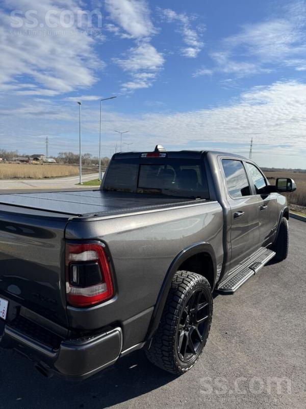Grey Dodge RAM 2022 in Liepaja, with an engine capacity of 5.70 L and mileage of 62 thousand km for 49900 €, photo 7 on AUTOMOTO.COM.LV