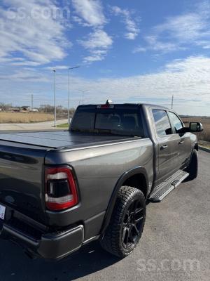 Grey Dodge RAM 2022 in Liepaja, with an engine capacity of 5.70 L and mileage of 62 thousand km for 49900 €, photo 8 on AUTOMOTO.COM.LV
