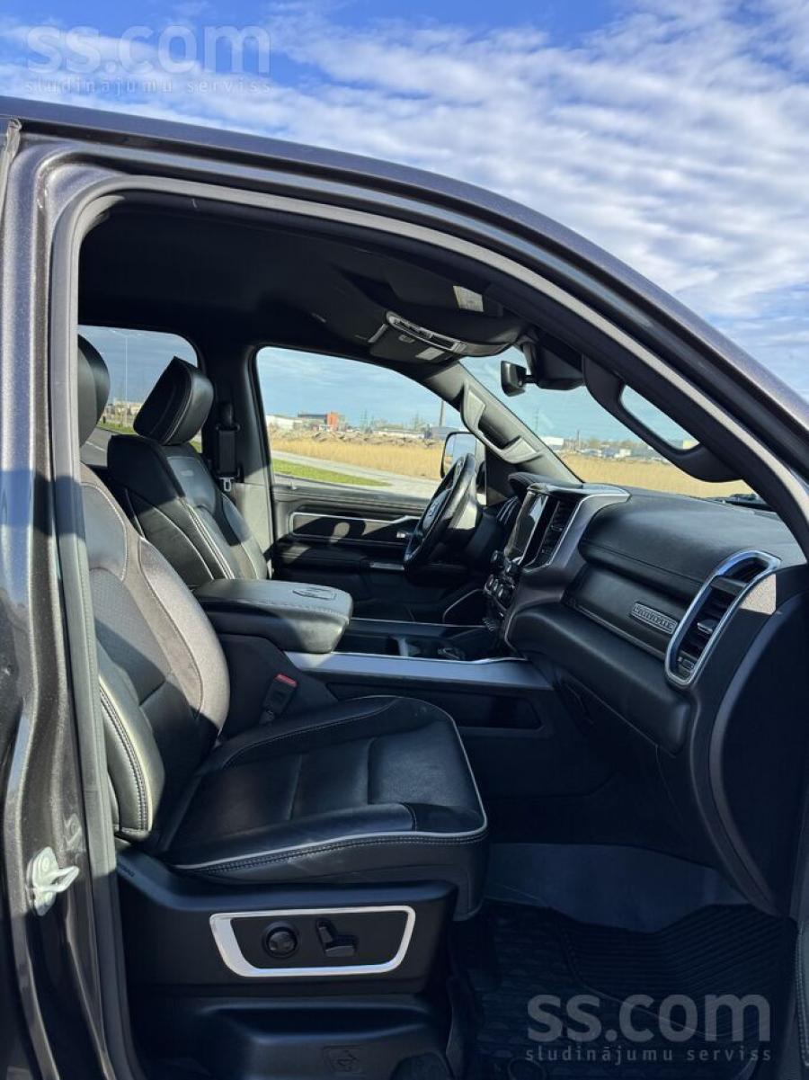 Grey Dodge RAM 2022 in Liepaja, with an engine capacity of 5.70 L and mileage of 62 thousand km for 49900 €, photo 12 on AUTOMOTO.COM.LV