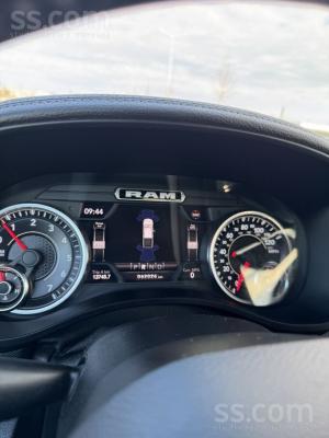 Grey Dodge RAM 2022 in Liepaja, with an engine capacity of 5.70 L and mileage of 62 thousand km for 49900 €, photo 16 on AUTOMOTO.COM.LV