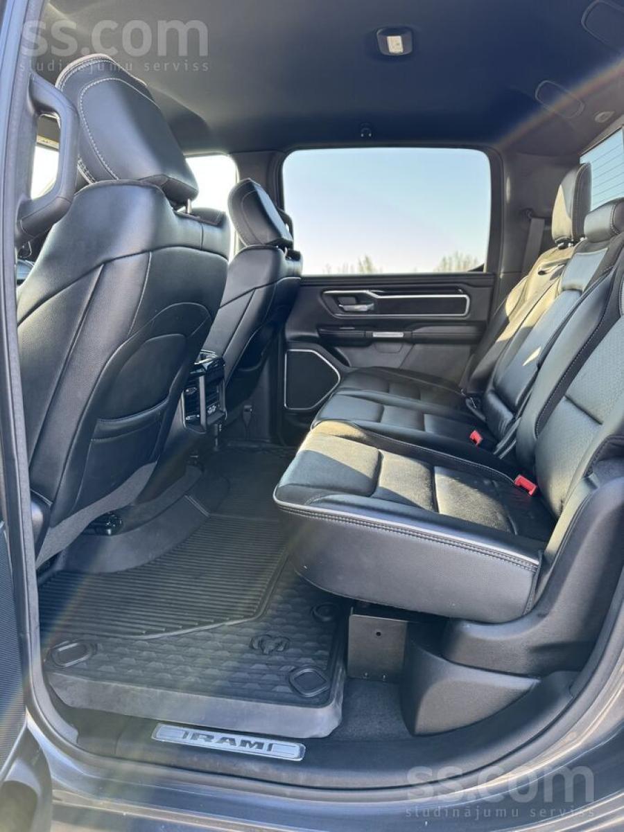 Grey Dodge RAM 2022 in Liepaja, with an engine capacity of 5.70 L and mileage of 62 thousand km for 49900 €, photo 18 on AUTOMOTO.COM.LV