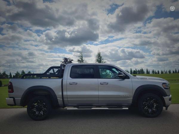 Grey Dodge RAM 2022 in Birzai, with an engine capacity of 3.00 L and mileage of 158 thousand km for 31000 €, photo 5 on AUTOMOTO.COM.LV