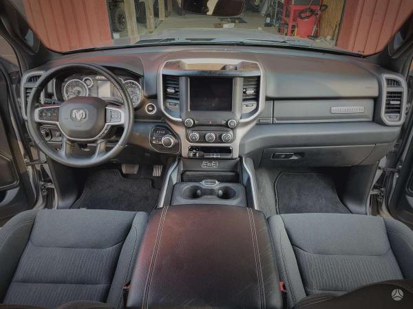 Grey Dodge RAM 2022 in Birzai, with an engine capacity of 3.00 L and mileage of 158 thousand km for 31000 €, photo 8 on AUTOMOTO.COM.LV