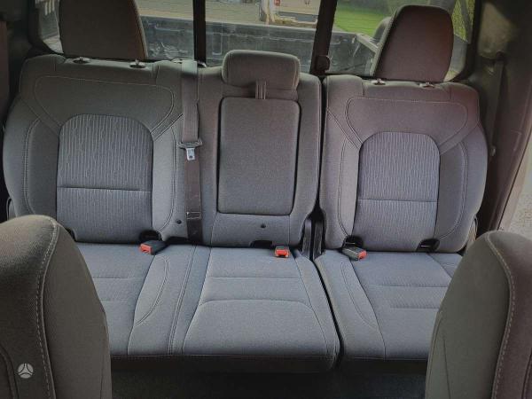 Grey Dodge RAM 2022 in Birzai, with an engine capacity of 3.00 L and mileage of 158 thousand km for 31000 €, photo 9 on AUTOMOTO.COM.LV