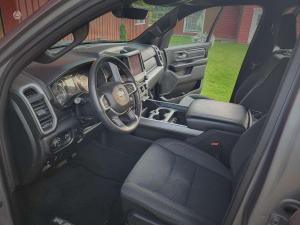Grey Dodge RAM 2022 in Birzai, with an engine capacity of 3.00 L and mileage of 158 thousand km for 31000 €, photo 11 on AUTOMOTO.COM.LV