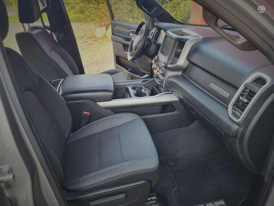 Grey Dodge RAM 2022 in Birzai, with an engine capacity of 3.00 L and mileage of 158 thousand km for 31000 €, photo 12 on AUTOMOTO.COM.LV