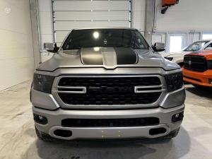 Pelēks Dodge RAM 2022 Klaipėda, ar dzinēja tilpumu 5.70 L un nobraukumu 89 tūkst. km par 41745 €, foto 7 vietnē AUTOMOTO.COM.LV