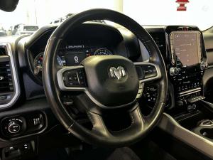 Pelēks Dodge RAM 2022 Klaipėda, ar dzinēja tilpumu 5.70 L un nobraukumu 89 tūkst. km par 41745 €, foto 12 vietnē AUTOMOTO.COM.LV