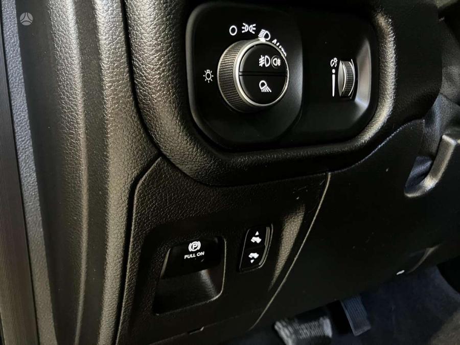 Pelēks Dodge RAM 2022 Klaipėda, ar dzinēja tilpumu 5.70 L un nobraukumu 89 tūkst. km par 41745 €, foto 15 vietnē AUTOMOTO.COM.LV