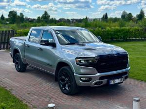 Pelēks Dodge RAM 2022 Rīga, ar dzinēja tilpumu 5.70 L un nobraukumu 65 tūkst. km par 53900 €, foto 3 vietnē AUTOMOTO.COM.LV