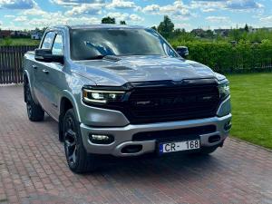 Pelēks Dodge RAM 2022 Rīga, ar dzinēja tilpumu 5.70 L un nobraukumu 65 tūkst. km par 53900 €, foto 4 vietnē AUTOMOTO.COM.LV