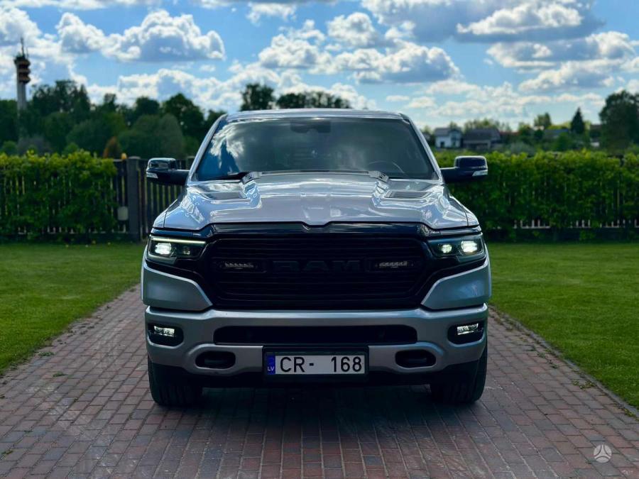 Pelēks Dodge RAM 2022 Rīga, ar dzinēja tilpumu 5.70 L un nobraukumu 65 tūkst. km par 53900 €, foto 6 vietnē AUTOMOTO.COM.LV